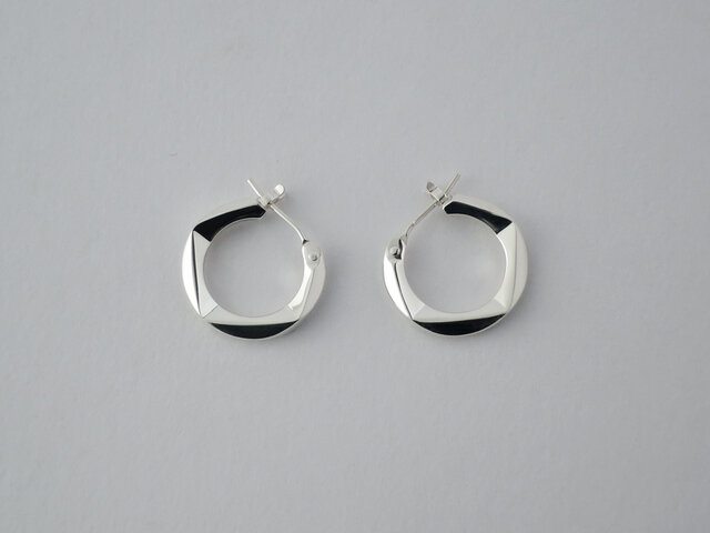 bite フープピアス（silver 925） | iichi 日々の暮らしを心地よくするハンドメイドやアンティークのマーケットプレイス