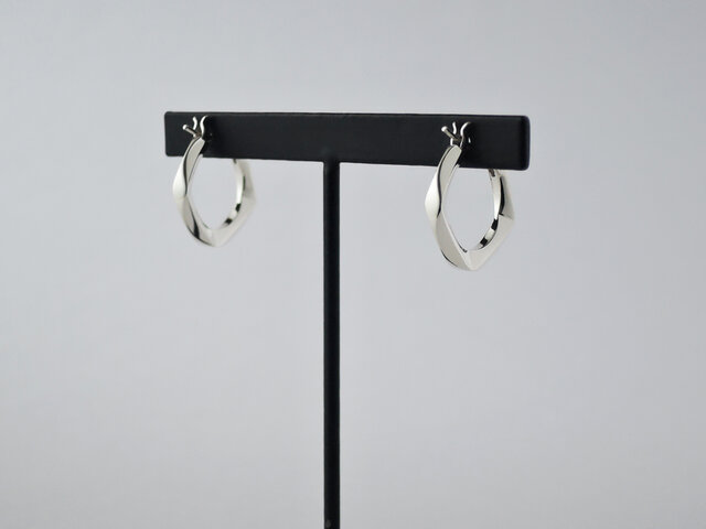 bite フープピアス（silver 925） | iichi 日々の暮らしを心地よくするハンドメイドやアンティークのマーケットプレイス