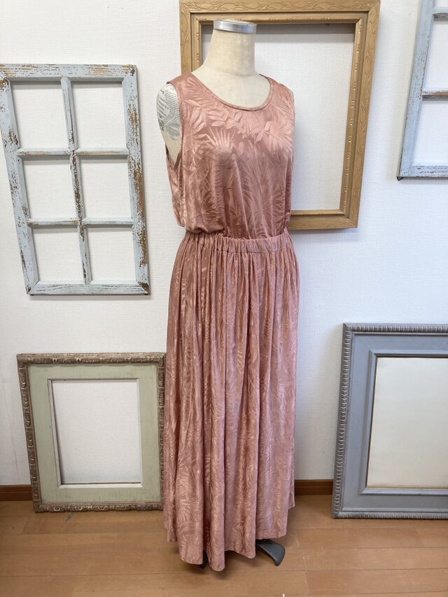 大人リゾートワンピース ️葉っぱ柄のノースリーブマキシ丈ワンピース オレンジ（サイズフリーL） | iichi ハンドメイド・クラフト作品・手仕事品の通販