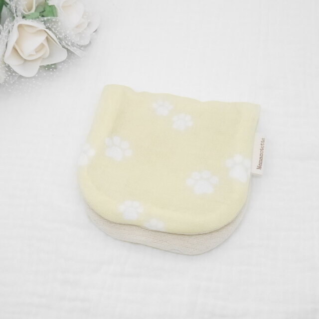 肉球あしあと｜イエロー｜8重ガーゼハンカチ｜10×20cm｜Gauze Fabric | iichi ハンドメイド・クラフト作品・手仕事品の通販