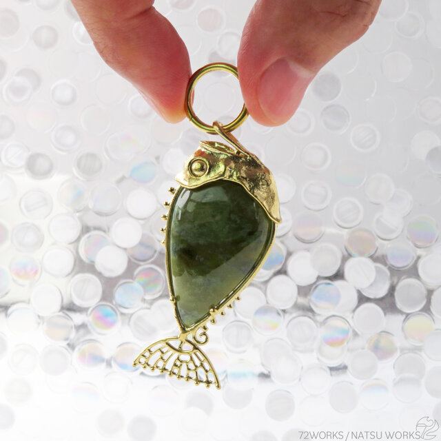 アイドクレース フィッシュ チャーム / Idocrase Fish charms | iichi ハンドメイド・クラフト作品・手仕事品の通販