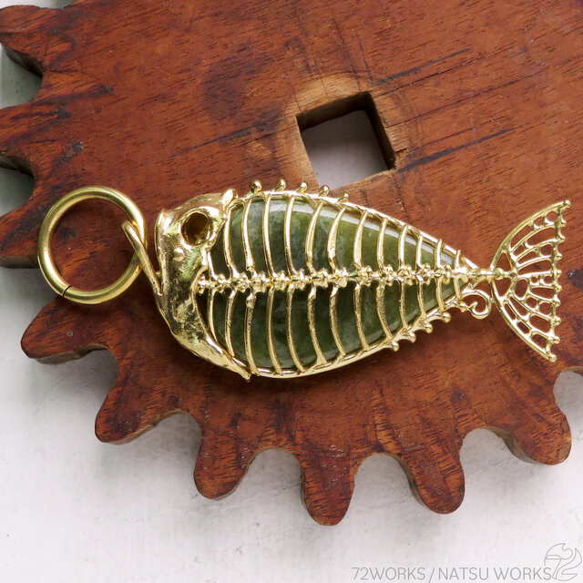 アイドクレース フィッシュ チャーム / Idocrase Fish charms | iichi ハンドメイド・クラフト作品・手仕事品の通販