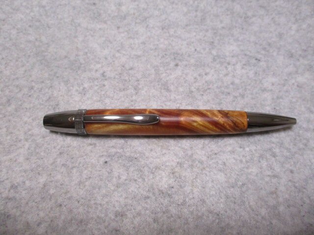 肥松ジン 金襴杢 出雲産 樹齢550年黒松 蜜蠟ワックス仕上げ ロングパトリオットボールペン | iichi 日々の暮らしを心地よくするハンドメイドやアンティークのマーケットプレイス