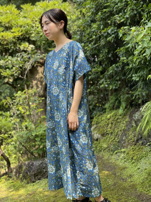 インド更紗のドルマンスリーブワンピース（ブルー） | iichi ハンドメイド・クラフト作品・手仕事品の通販