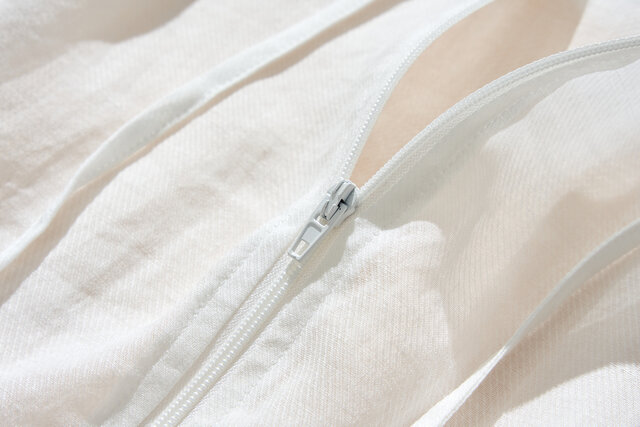 涼し気な雰囲気が魅力のリネン素材のブルゾン フード付き ライトアウター ホワイト 230613-1 | iichi 日々の暮らしを心地よくするハンドメイドやアンティークのマーケットプレイス