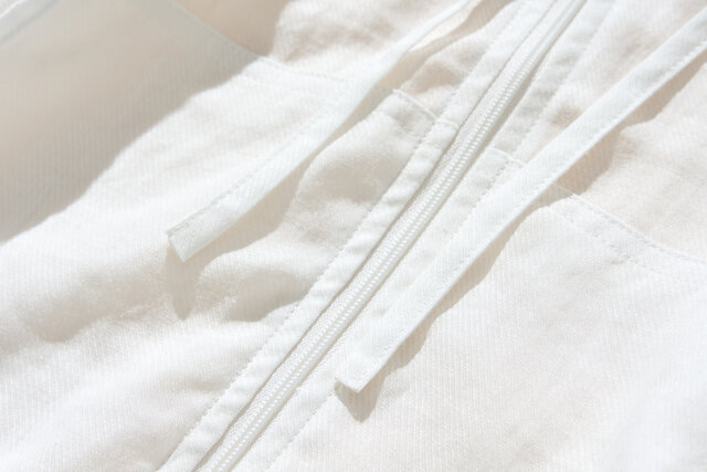 涼し気な雰囲気が魅力のリネン素材のブルゾン フード付き ライトアウター ホワイト 230613-1 | iichi 日々の暮らしを心地よくするハンドメイドやアンティークのマーケットプレイス