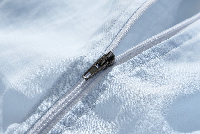 涼し気な雰囲気が魅力のリネン素材のブルゾン フード付き ライトアウター 薄い水色 230613-2 | iichi 日々の暮らしを心地よくするハンドメイドやアンティークのマーケットプレイス