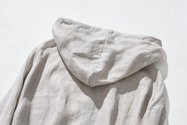 涼し気な雰囲気が魅力のリネン素材のブルゾン フード付き ライトアウター 薄いグレー230613-3 | iichi 日々の暮らしを心地よくするハンドメイドやアンティークのマーケットプレイス