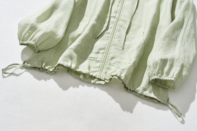 涼し気な雰囲気が魅力のリネン素材のブルゾン フード付き ライトアウター ミントグリーン 230613-4 | iichi 日々の暮らしを心地よくするハンドメイドやアンティークのマーケットプレイス