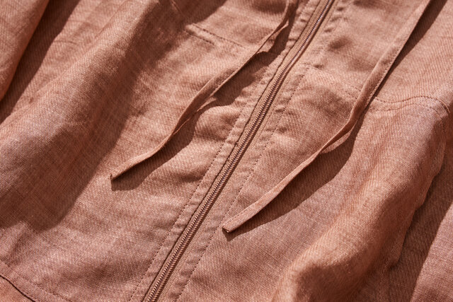 涼し気な雰囲気が魅力のリネン素材のブルゾン フード付き ライトアウター 赤みの橙色 230613-5 | iichi 日々の暮らしを心地よくするハンドメイドやアンティークのマーケットプレイス