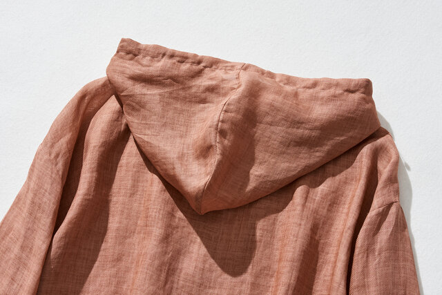 涼し気な雰囲気が魅力のリネン素材のブルゾン フード付き ライトアウター 赤みの橙色 230613-5 | iichi 日々の暮らしを心地よくするハンドメイドやアンティークのマーケットプレイス