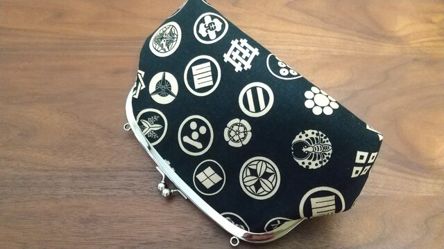 18cmくし型がま口ポーチ シルバー 1 | iichi ハンドメイド・クラフト作品・手仕事品の通販