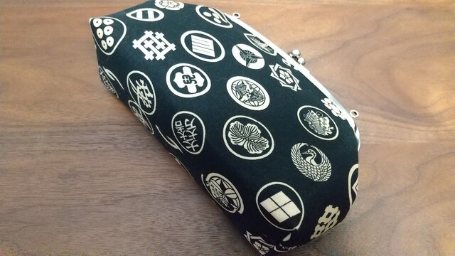 18cmくし型がま口ポーチ シルバー 1 | iichi ハンドメイド・クラフト作品・手仕事品の通販