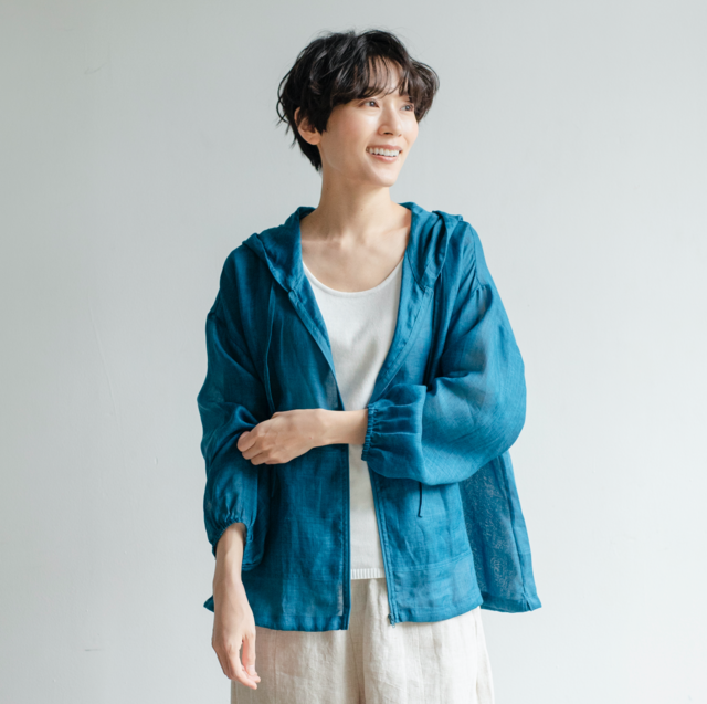 涼し気な雰囲気が魅力のリネン素材のブルゾン フード付き ライトアウター 孔雀青 230613-6 | iichi 日々の暮らしを心地よくするハンドメイドやアンティークのマーケットプレイス