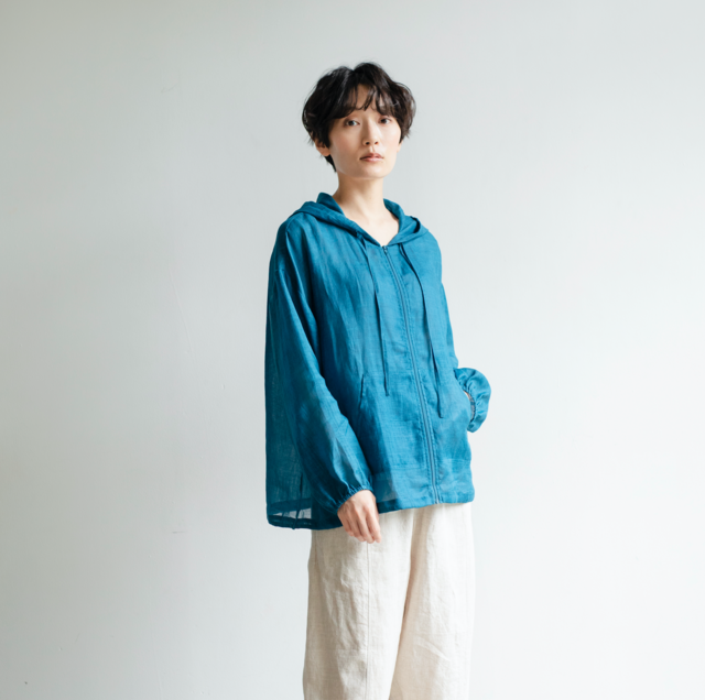 涼し気な雰囲気が魅力のリネン素材のブルゾン フード付き ライトアウター 孔雀青 230613-6 | iichi 日々の暮らしを心地よくするハンドメイドやアンティークのマーケットプレイス