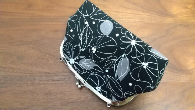 18cmくし型がま口ポーチ シルバー 2 | iichi ハンドメイド・クラフト作品・手仕事品の通販