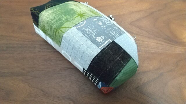 18cmくし型がま口ポーチ シルバー 3 | iichi 日々の暮らしを心地よくするハンドメイドやアンティークのマーケットプレイス