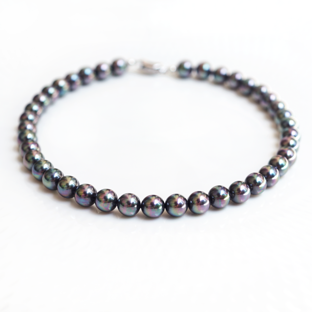 ピーコックブラック貝パール9mmの40cmクラスプネックレス ～Veronique | iichi ハンドメイド・クラフト作品・手仕事品の通販