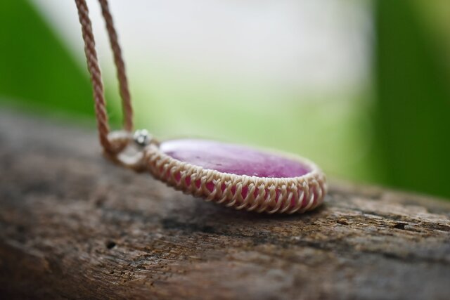 良質コランダム★ルビーマクラメネックレス1098 | iichi ハンドメイド・クラフト作品・手仕事品の通販