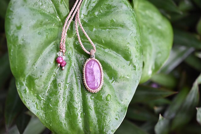 良質コランダム★ルビーマクラメネックレス1098 | iichi ハンドメイド・クラフト作品・手仕事品の通販