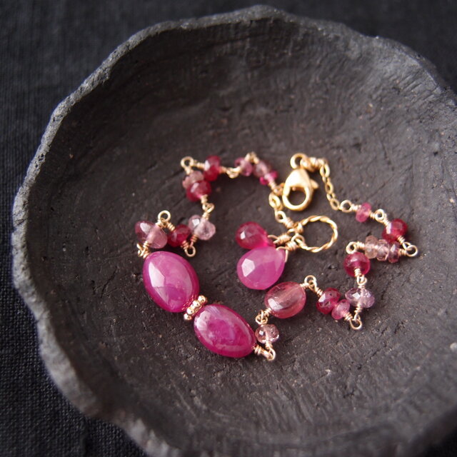 Mixed Stone Bracelet【K14gf】Dark Pink／ブレスレット | iichi ハンドメイド・クラフト作品・手仕事品の通販