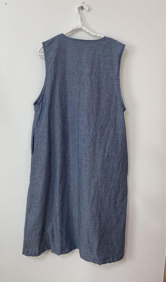 Vネックジャンパースカート 20s ダンガリー・ ブルー 着丈110cm ポケット付き 綿100％ | iichi ハンドメイド・クラフト作品・手仕事品の通販