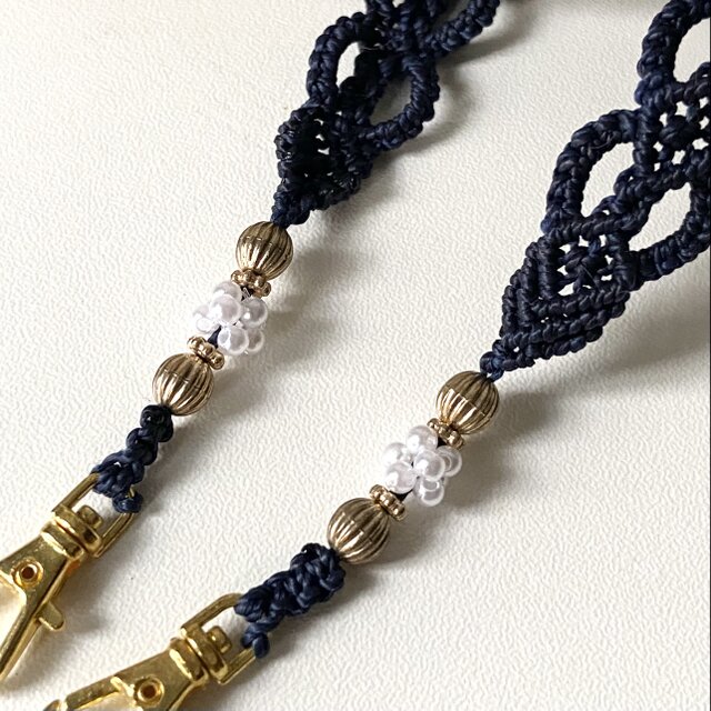 yumri ⌘ macrame パールビーズ玉マクラメレース Wナスカンストラップ WNSB-02[30.5cm] | iichi ハンドメイド・クラフト作品・手仕事品の通販