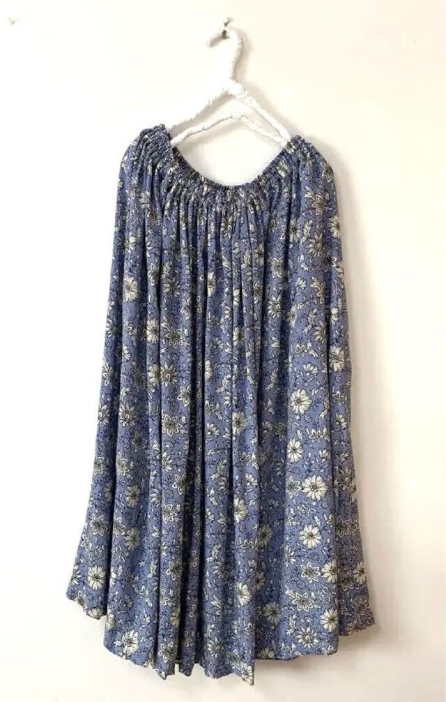 ギャザーロングスカート 更紗 メルティレーヨン 花柄/水色 丈81.5cm | iichi ハンドメイド・クラフト作品・手仕事品の通販