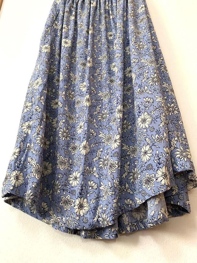 ギャザーロングスカート 更紗 メルティレーヨン 花柄/水色 丈81.5cm | iichi ハンドメイド・クラフト作品・手仕事品の通販