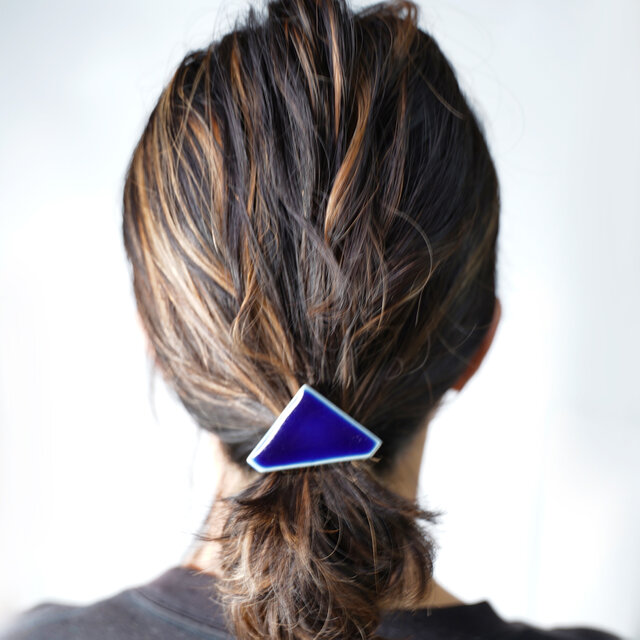 TH-82 美濃焼 三角タイルのヘアゴム 裏面レザー加工 | iichi ハンドメイド・クラフト作品・手仕事品の通販