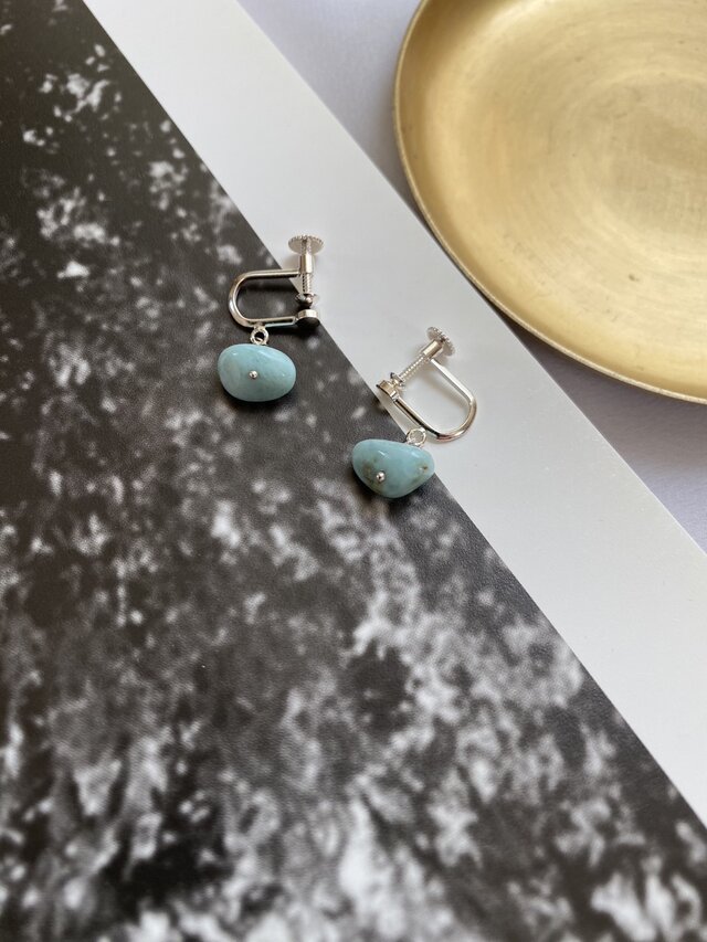 SV アマゾナイトタンブル一粒イヤリング | iichi ハンドメイド・クラフト作品・手仕事品の通販