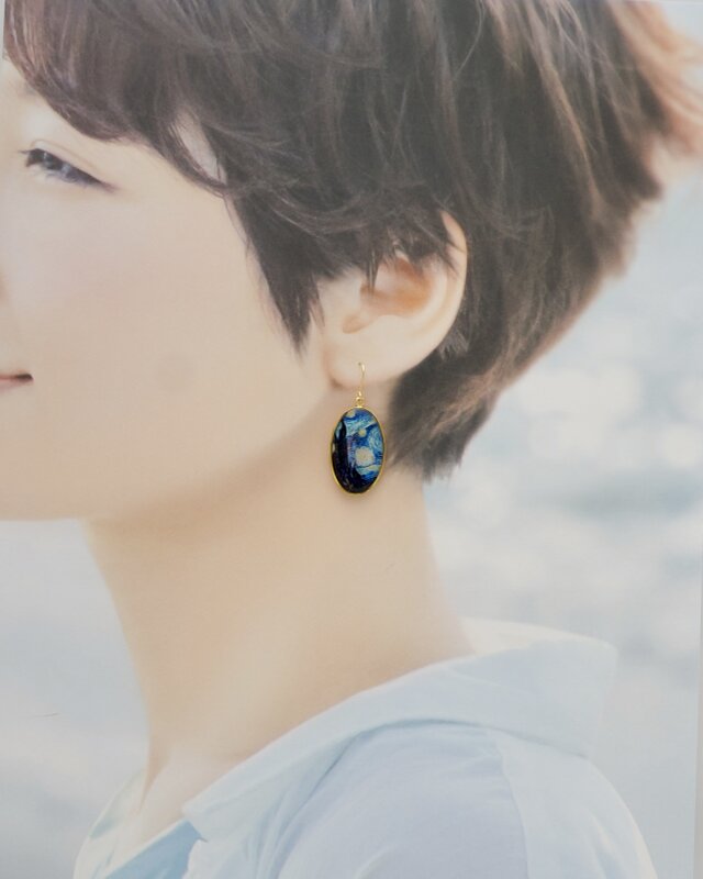 煌めく2つの星月夜〔ピアス/イヤリング〕ゴッホ：オーバル | iichi ハンドメイド・クラフト作品・手仕事品の通販