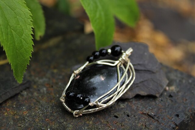 ヌーマイト 透視力、直観力、内面の探求 | iichi 日々の暮らしを心地よくするハンドメイドやアンティークのマーケットプレイス