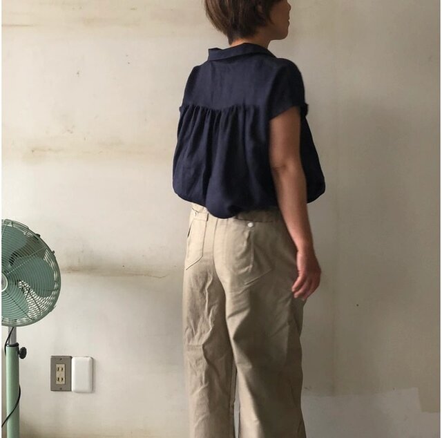 Leaf green シェルボタン ブラウス frech linen100% | iichi 日々の暮らしを心地よくするハンドメイドやアンティークのマーケットプレイス