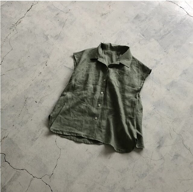 Leaf green シェルボタン ブラウス frech linen100% | iichi 日々の暮らしを心地よくするハンドメイドやアンティークのマーケットプレイス