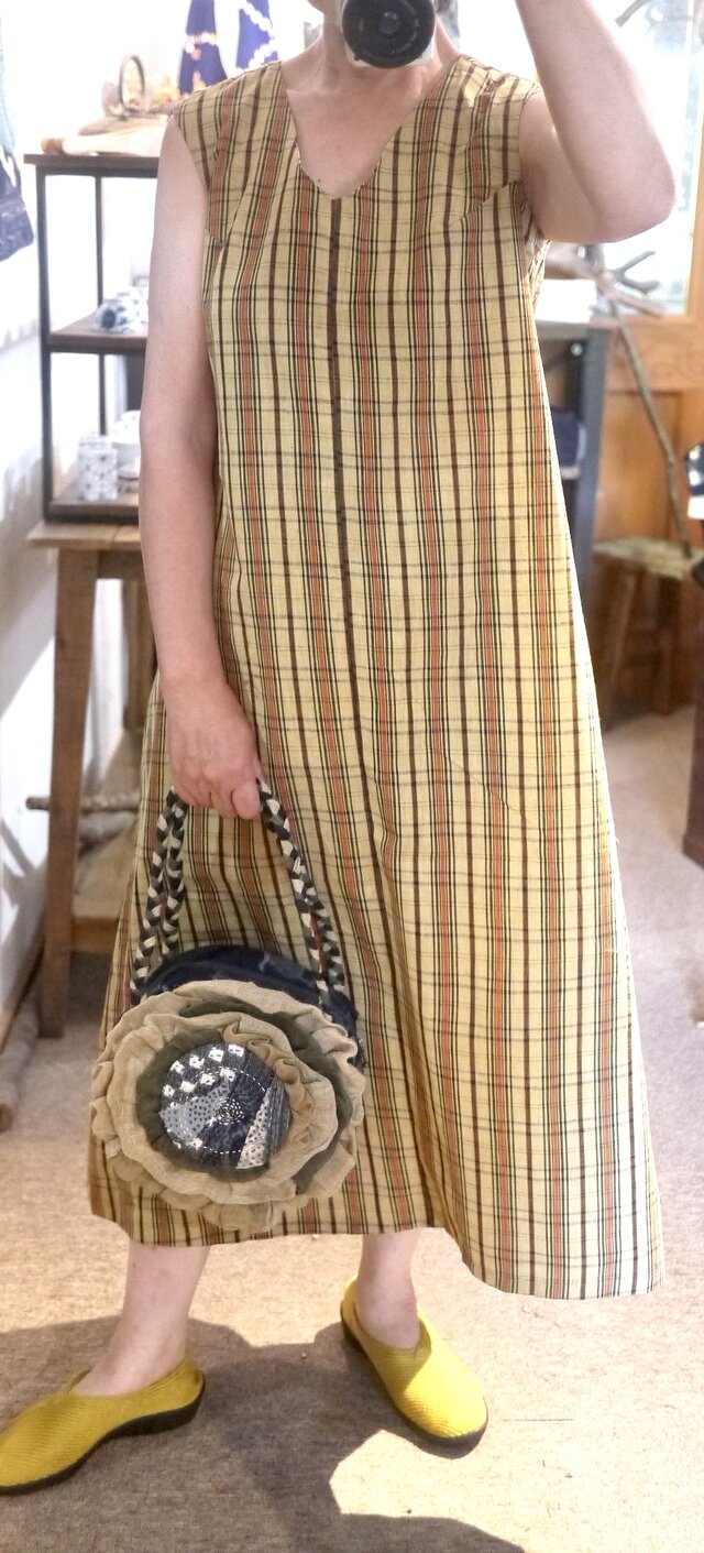 チェック反物からVネックワンピース | iichi ハンドメイド・クラフト作品・手仕事品の通販