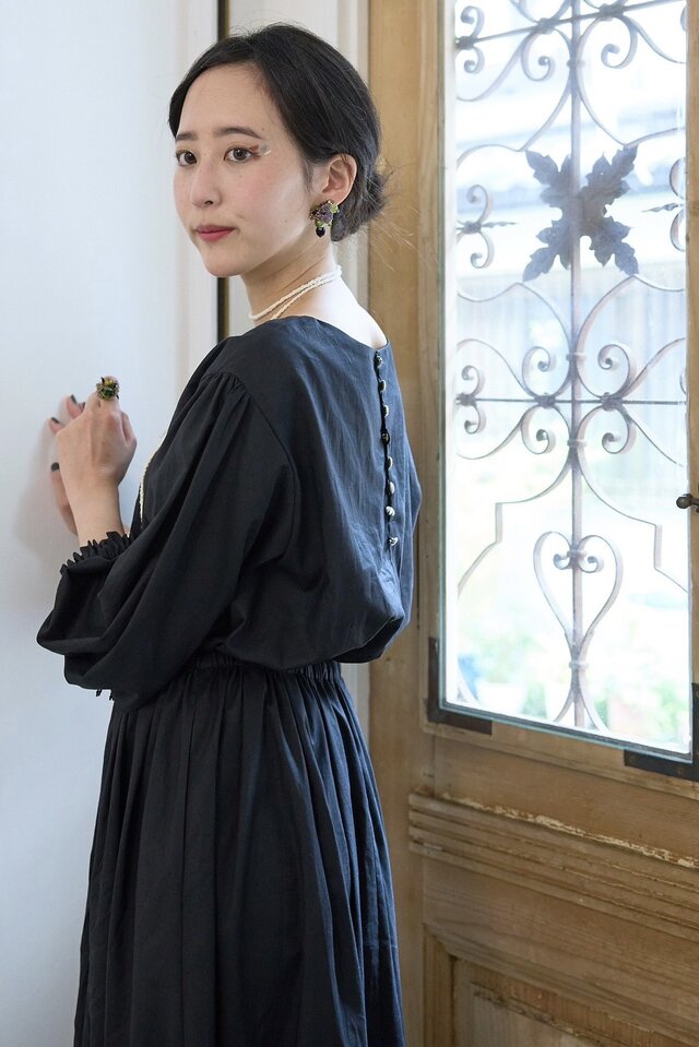 パフスリーブSSギャザーワンピース タッセルチョーカー付【ブラック】 | iichi ハンドメイド・クラフト作品・手仕事品の通販