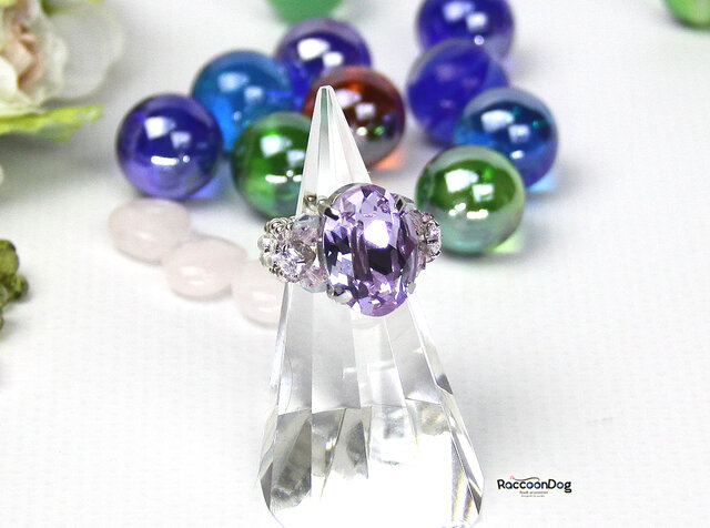 特大スワロ・淡いバイオレットリング（スワロ/ジルコニア ビーズリング）《ビーズアクセサリー》 | iichi ハンドメイド・クラフト作品・手仕事品の通販