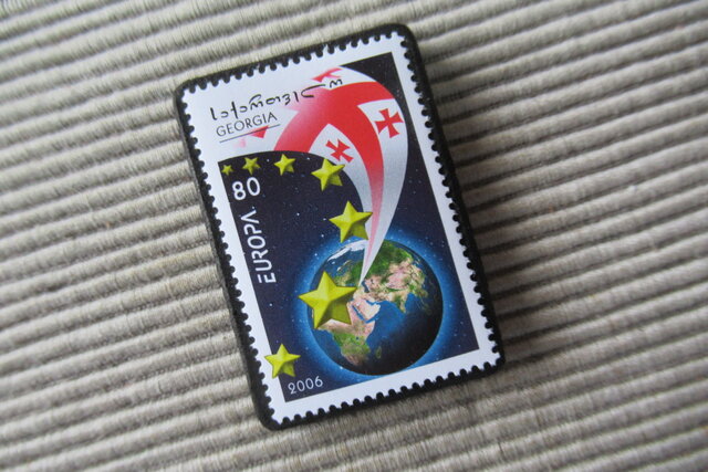 グルジア 「融和」切手ブローチ 8720 | iichi ハンドメイド・クラフト作品・手仕事品の通販