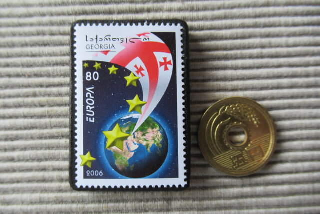 グルジア 「融和」切手ブローチ 8720 | iichi ハンドメイド・クラフト作品・手仕事品の通販