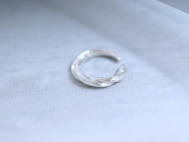 Water flow水流ツイストSV925 イヤーカフ片耳用 | iichi 日々の暮らしを心地よくするハンドメイドやアンティークのマーケットプレイス