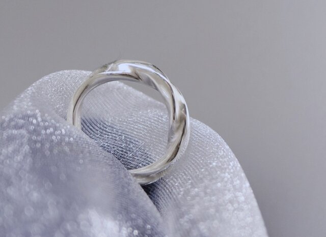 Water flow水流ツイストSV925 イヤーカフ片耳用 | iichi 日々の暮らしを心地よくするハンドメイドやアンティークのマーケットプレイス