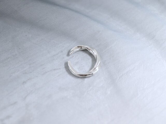 Water flow水流ツイストSV925 イヤーカフ片耳用 | iichi 日々の暮らしを心地よくするハンドメイドやアンティークのマーケットプレイス