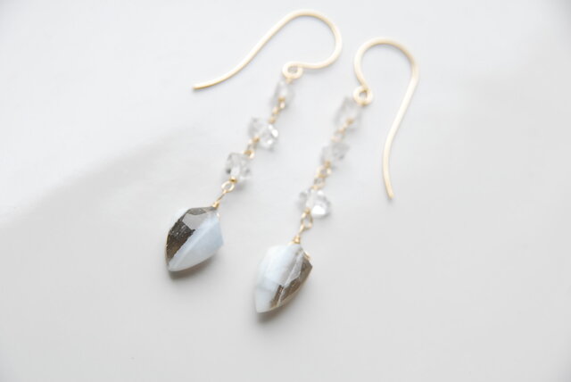 イカリ型のブルーオパールとダブルポイント水晶のピアス14kgf | iichi ハンドメイド・クラフト作品・手仕事品の通販