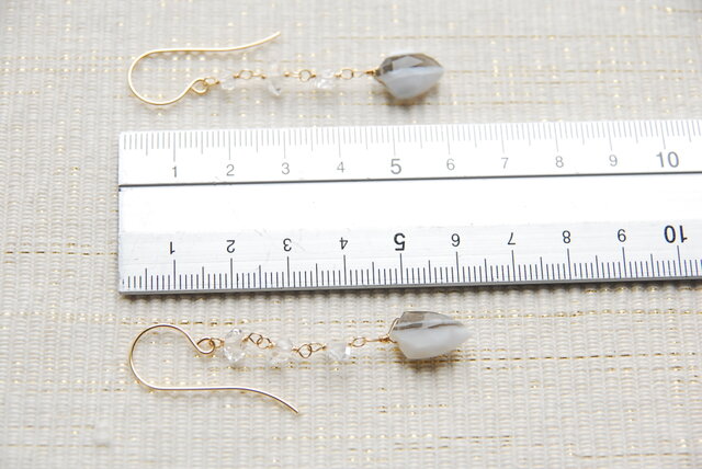 イカリ型のブルーオパールとダブルポイント水晶のピアス14kgf | iichi ハンドメイド・クラフト作品・手仕事品の通販