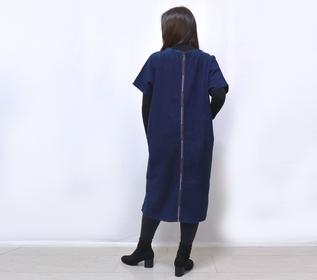 藍染め、手挿し刺繍の可愛いシンプルワンピース、オールシーズン | iichi 日々の暮らしを心地よくするハンドメイドやアンティークのマーケットプレイス