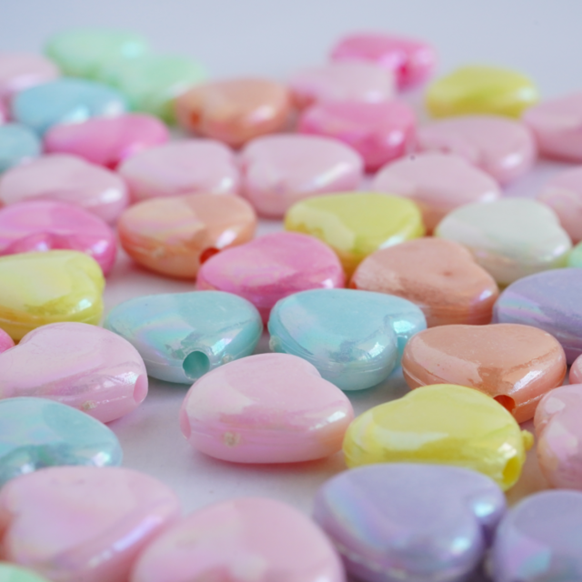 【25g】11mm オーロラカラーのハートのビーズ♪ パステルカラー ☆051 | iichi ハンドメイド・クラフト作品・手仕事品の通販