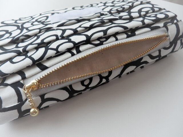 お薬手帳・母子手帳（S）ケース カメリア柄 ホワイト | iichi ハンドメイド・クラフト作品・手仕事品の通販