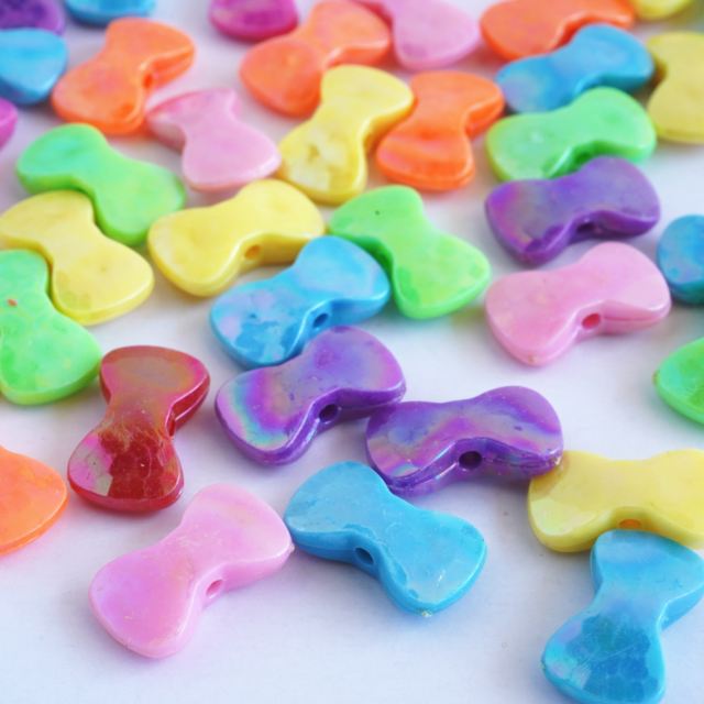 【25g】リボンの形のビーズ オーロラカラー ☆062 | iichi ハンドメイド・クラフト作品・手仕事品の通販