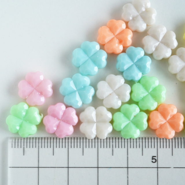 【30g】11mm 四つ葉のビーズ パステルカラー ☆036 | iichi ハンドメイド・クラフト作品・手仕事品の通販